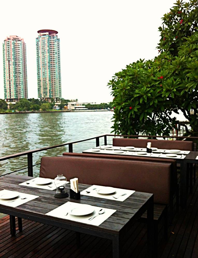 รีวิว Princess Terrace Pub & Restaurant - กินอาหารริมแม่น้ำเจ้าพระยา ...
