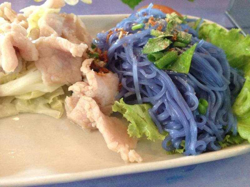 รีวิว ก๋วยเตี๋ยวอัญชัน - เส้นก๋วยเตี๋ยวสีม่วง น่ากินที่สุด