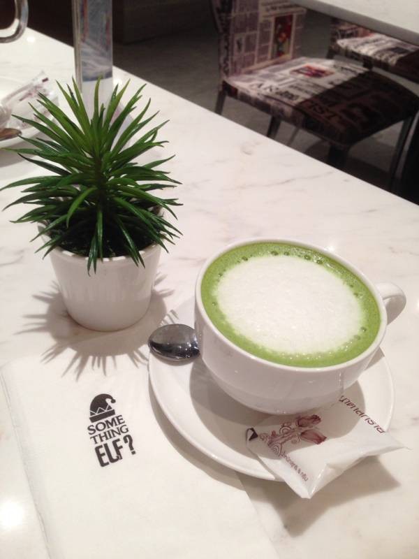 รีวิว Something Elf Cafe' - อาหารธรรมดา บรรยากาศดี