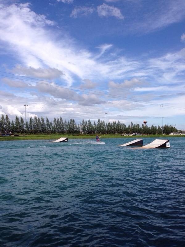 รีวิว Thai Wake Park - นั่งดูคนเล่น wake board เพลินๆ อาหารดี ราคาๆมาแพงคะ
