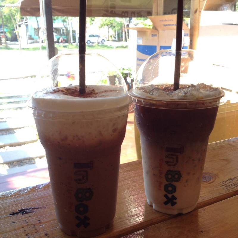 รีวิว Inbox Coffee Bar - อยู่ในบล็อกสีสัน