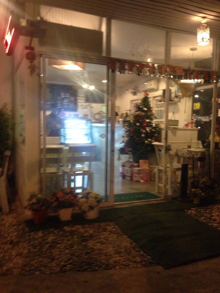 รีวิว Two Cafe' บางแสน สาย 2 - บรรยากาศดี