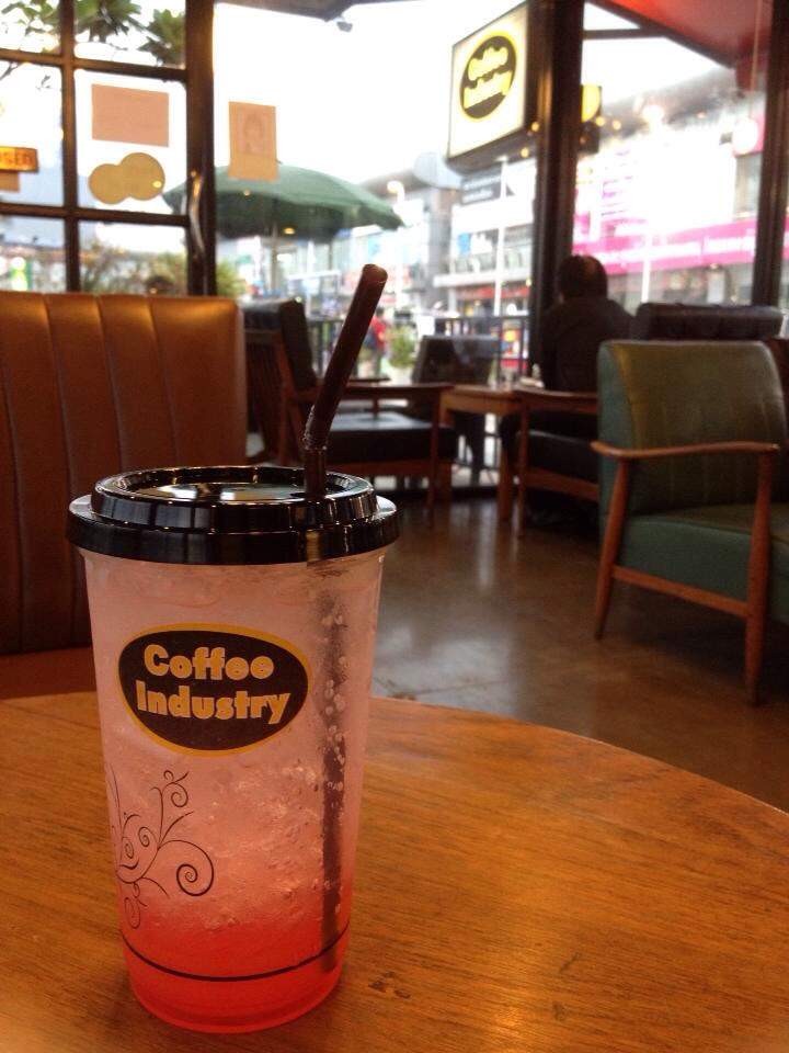รีวิว Coffee Industry BB Market บางใหญ่ - กาแฟเข้มเต็มรส แต่กรุณางดคนใ ...