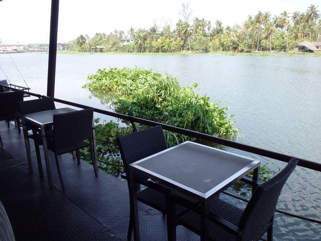 รีวิว RIVA Floating Cafe ปานเทวี ริเวอร์ไซด์ รีสอร์ท แอนด์ สปา ...