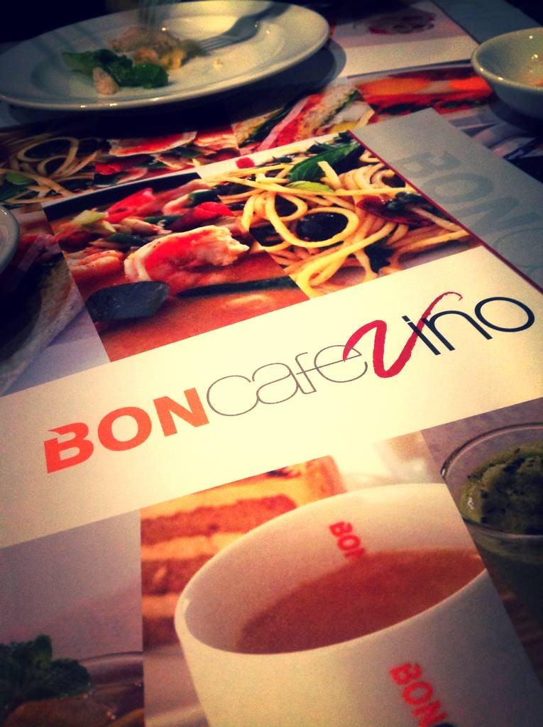 รีวิว Craze Cafe ⠀⠀⠀⠀Showroom Bom cafe - หน้าตึกเมืองไทย ร้านหรูหัวใจฝรั่ง