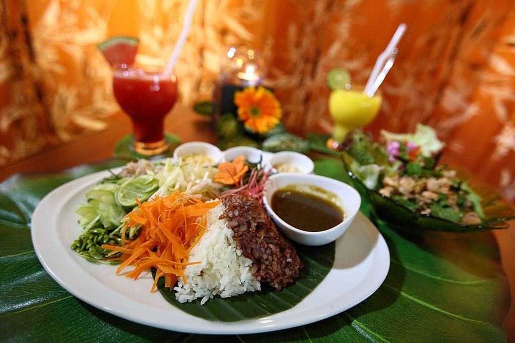 [รีวิว] ร้าน Jim Thompson Restaurant and Lounge ถนน สุรวงศ์ | เมนูแนะนำ ...