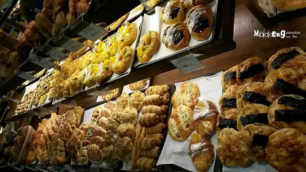 ร้าน Tops Bakery Robinson Sriracha | รีวิวร้านอาหาร