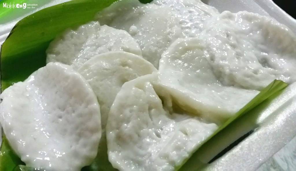 รีวิว ขนมถ้วยคุณยายหัวสะพาน อัมพวา - ขนมถ้วยอร่อยๆ...หอม..หวาน..มัน ...