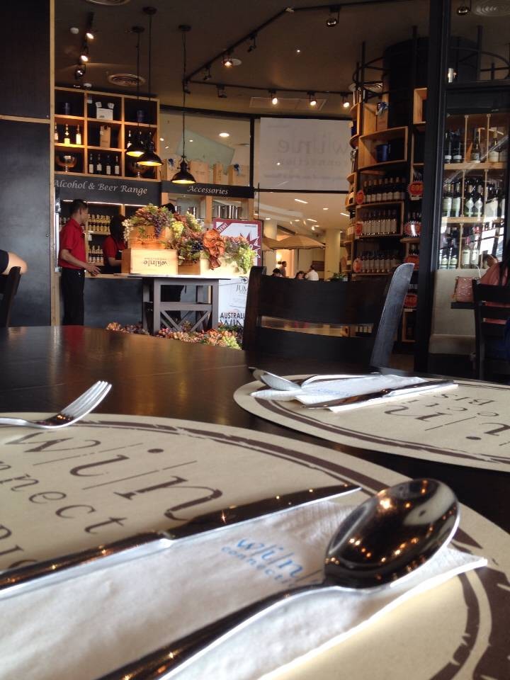 รีวิว Wine Connection Deli Central Chiang Mai - ร้านสวย บรรยากาศดี ...