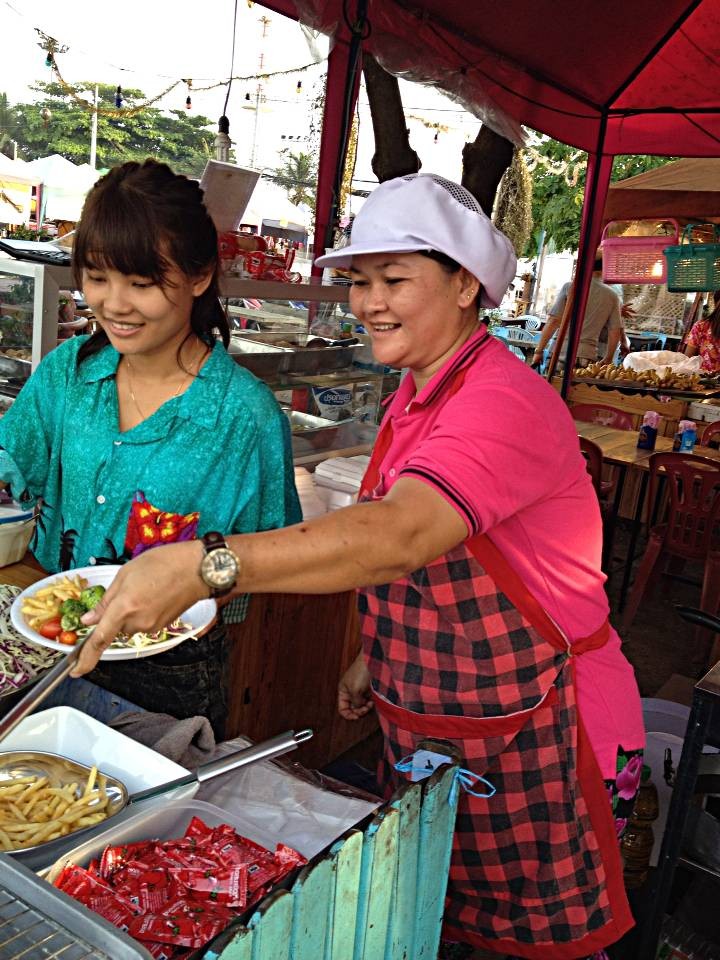 รีวิว PYCCKaR KyXHR - อาหารรัสเซีย ราคาเบาๆที่ตลาดริมทะเลจอมเทียน