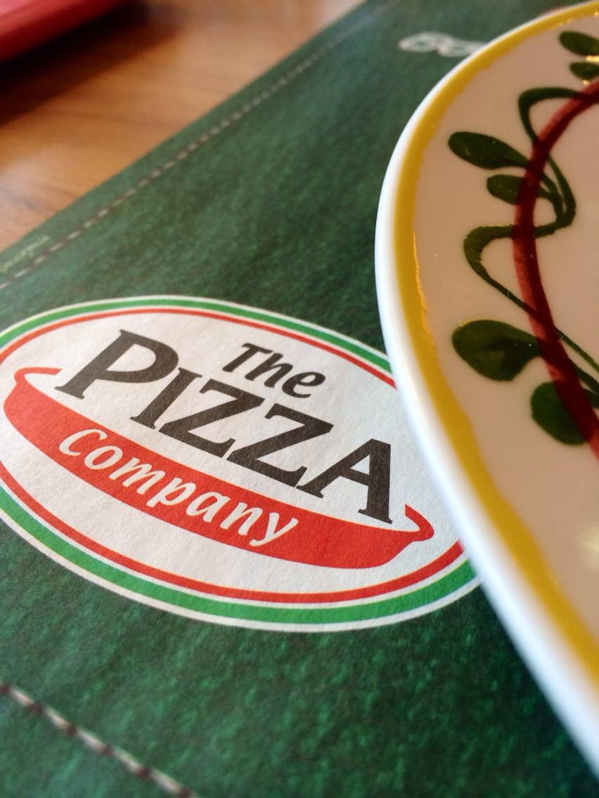 รีวิว The Pizza Company เซฟวันโคราช - แอร์หนาว เพลงดัง แข่งกันเปียแชร์