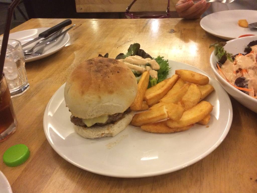 รีวิว Firehaus Bistro - อาหารอร่อย ราคาเหมาะสม ให้ลองเบอร์เกอร์เนื้อ ...