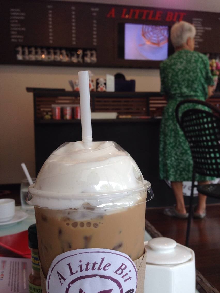 รีวิว A Little Bit - บรรยาสบายๆ เจ้าของร้านมีความตั้งใจมาก