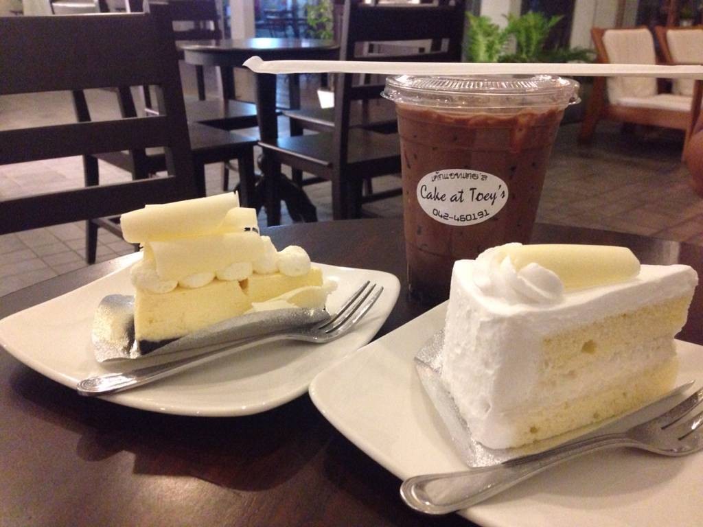 รีวิว Cake At Toey's - ร้านเค้กริมถนนมีชัย มีเค้กให้เลือกเยอะ คุณภาพ ...
