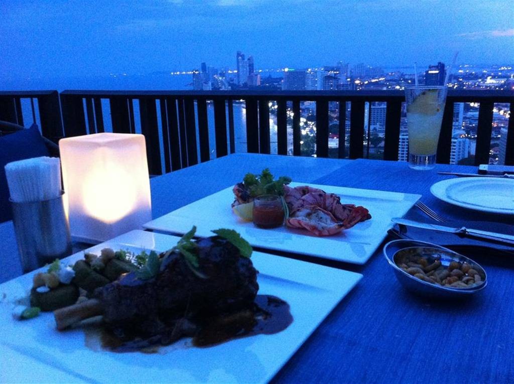 รูป Horizon Rooftop Restaurant & Bar, Hilton Pattaya