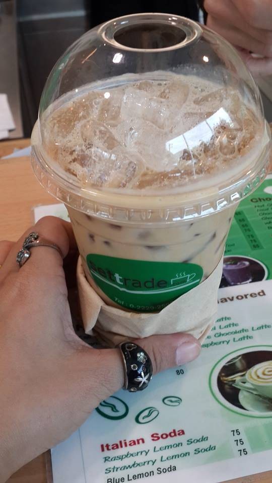 รีวิว Settrade.com พระราม 4 - บรรยากาศในร้านเรียบๆ หรูๆ นั่งสบาย เงียบๆ คนเยอะแต่ไม่เสียงดัง ...