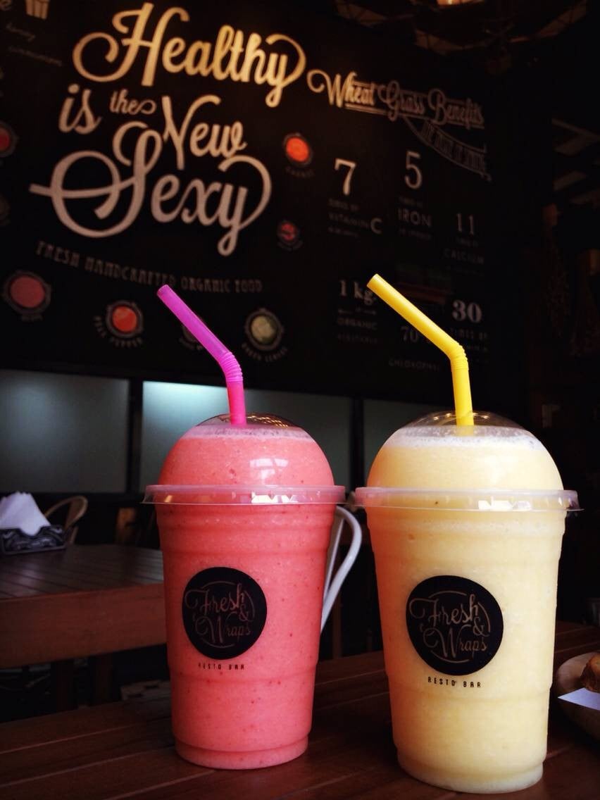 รีวิว Fresh & Wraps Resto Bar - ชอบแพนเค้ก และ สมูทตี้ ค่ะ สดชื่นมากๆ ...