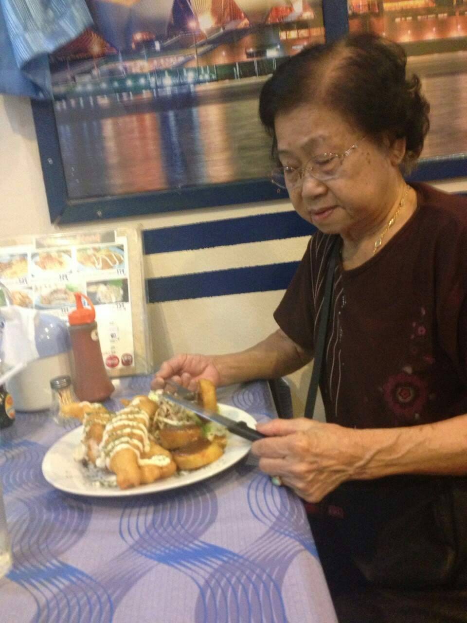 รีวิว Aussie Steak - อร่อยมากค่ะ จานใหญ่