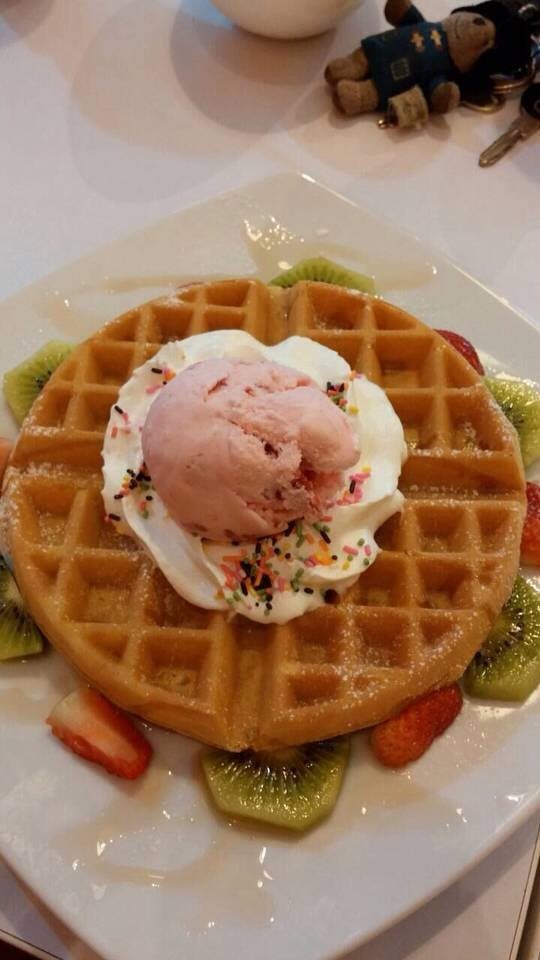 รีวิว Waffle Carbon's Golden Malted @PURE PLACE - ขนมจานใหญ่มาก