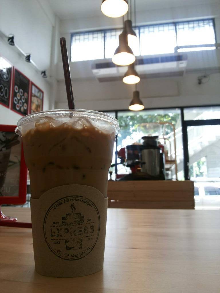 ร้าน Express Cafe Coffee And Bakery | รีวิวร้านอาหาร