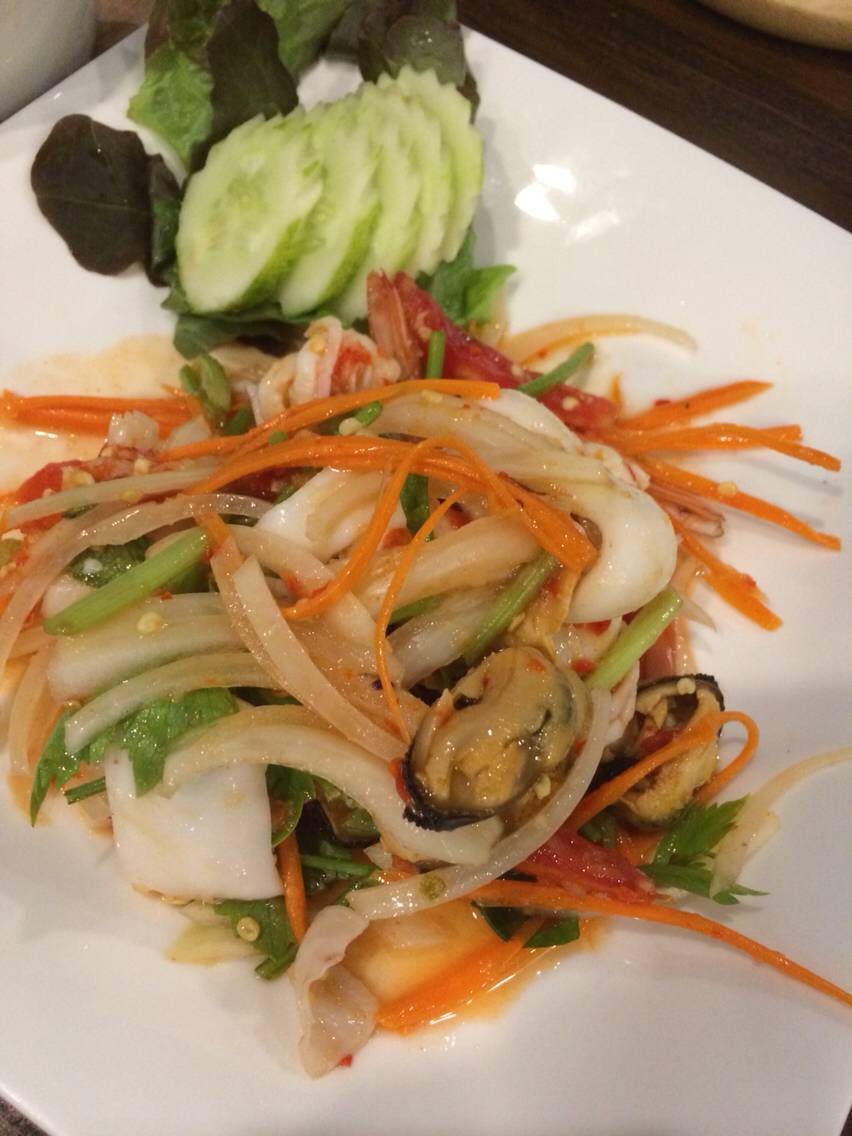 รีวิว Move On Bar&bistro - ร้านคาเฟ่ขนาดเล็ก น่ารัก อบอุ่น