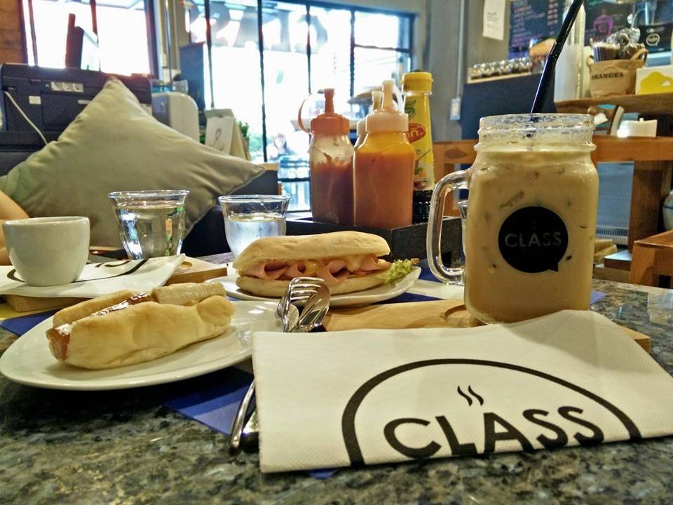 รีวิว CLASS Cafe' จอมสุรางค์ - กาแฟหอมๆ บรรยากาศดีๆ ที่โคราช
