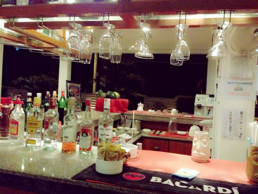 รีวิว The Breeze Bar & Grill - @Pool bar inside of The Breeze