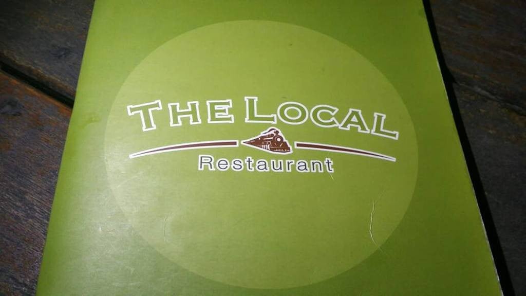 รีวิว The Local Restaurant - บรรยากาศดี อาหารอร่อย ริมทางรถไฟ - Wongnai