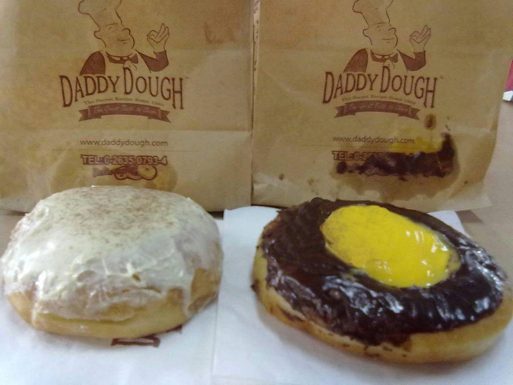 รีวิว Daddy Dough เซ็นทรัลพลาซาปิ่นเกล้า ชั้น G - donut zerogramtransfat