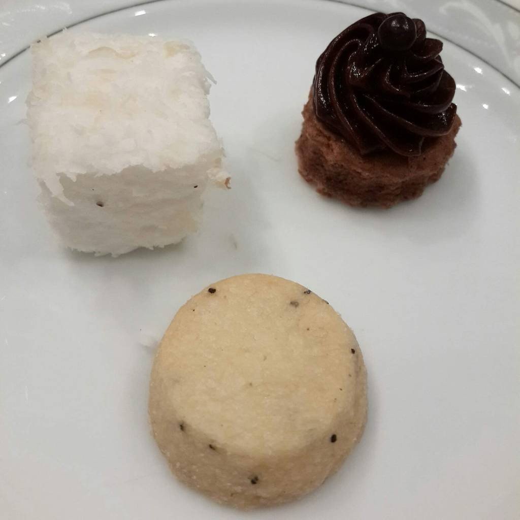 รีวิว Chikalicious Dessert Bar เซ็นทรัล แอมบาสซี่ - บาร์ขนมสุดฟินจาก ...