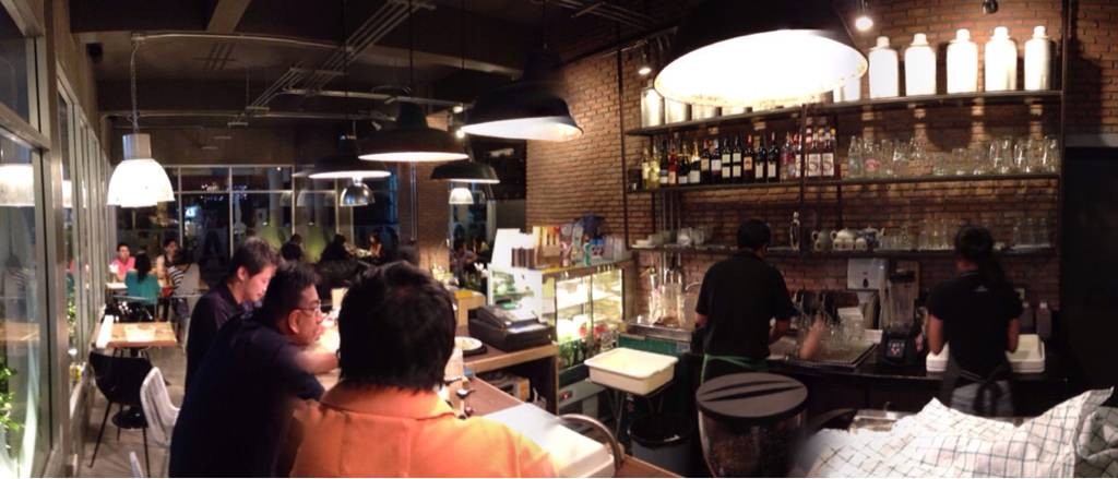 รีวิว Factory cafe - เหมือนมาบ้านเพื่อน สบายๆไม่ต้องรีบกลับ ขาดเหลือ ...