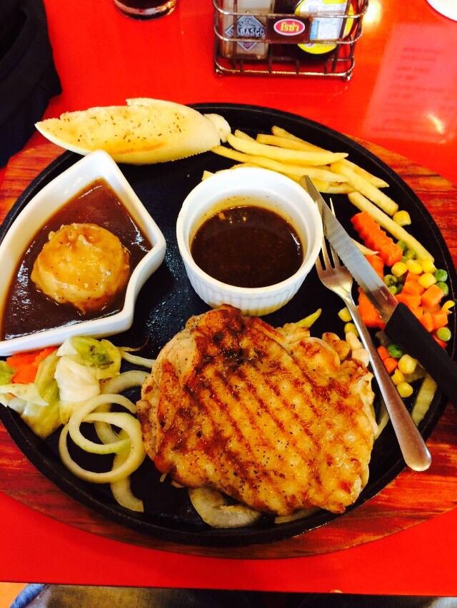 รีวิว HARLEM STEAK ม.เกษตรศาสตร์ - ถูกอร่อย ทีเด็ดคือน้ำราด