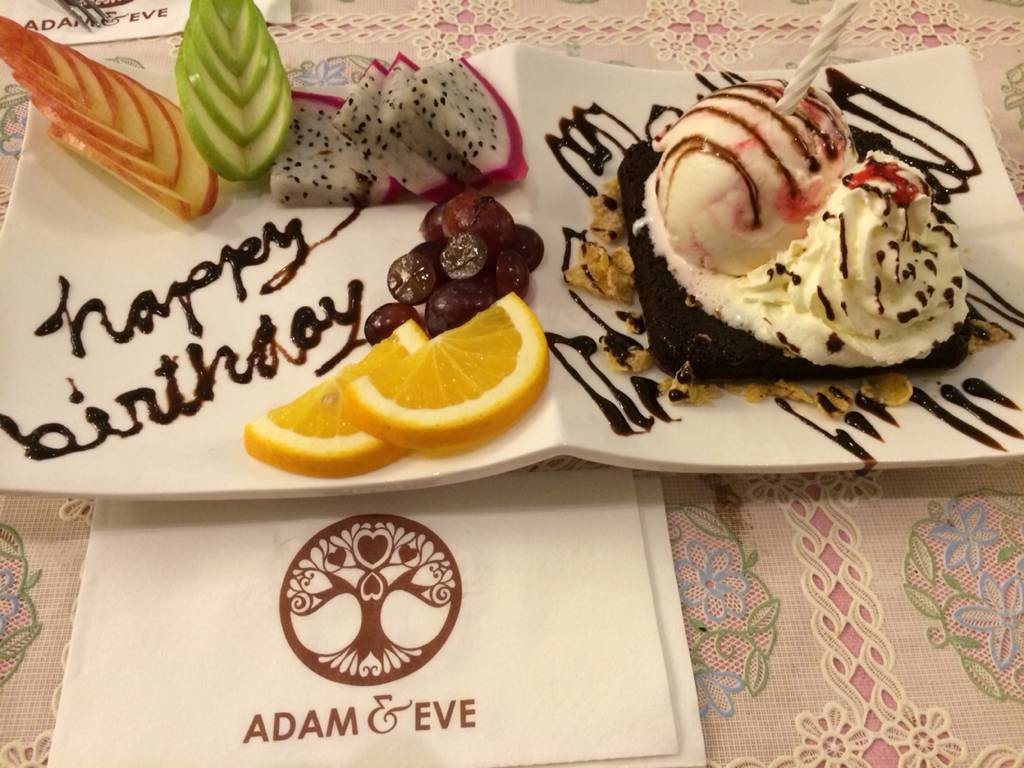 รีวิว Adam&Eve Cafe’and bistro - ร้านเค้ก บ้านหลังเล็กในสวน บรรยากาศดี