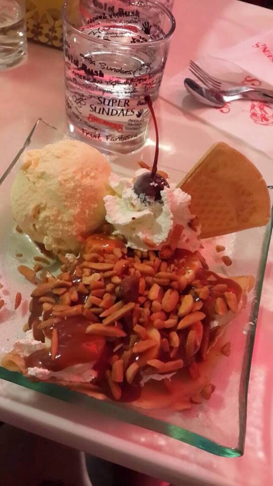 รีวิว Swensen's SILOM COMPLEX - เครปไอติม. อร่อยดีนะ