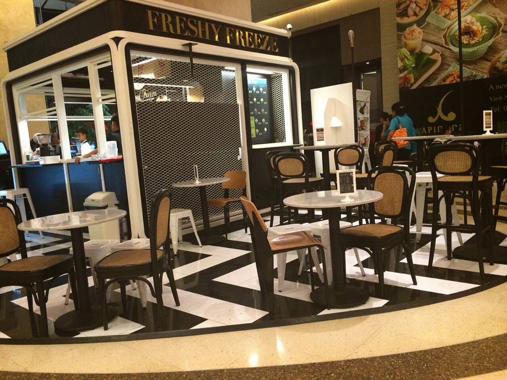 รีวิว FRESHY FREEZE เซ็นทรัล เวิลด์ - ผัด ผัด ผัด .... ปิ๊ง!! แปลงร่างเป็นไอศครีม