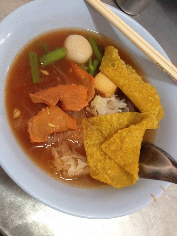 รีวิว ก๋วยเตี๋ยวยกล้อ - เย็นตาโฟรสเข้มถึงใจ