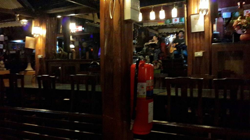 รีวิว เฮือนโบราณบ้านฮิมปิง - บรรยากาศดี ดนตรีเพราะ แต่สอบตกเรื่องการบริการ