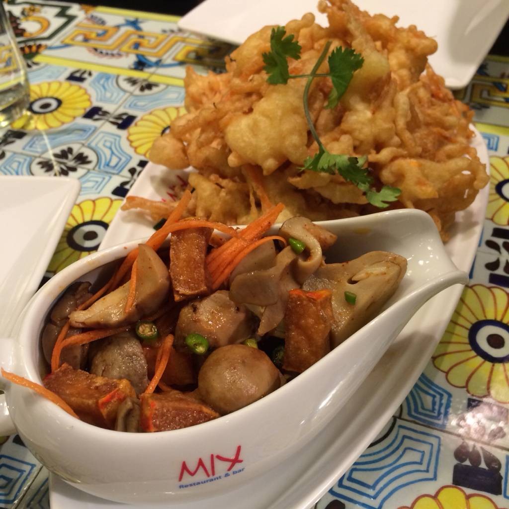 รีวิว Mix Restaurant & Bar เทอมินอล 21 - ขายดีลูกค้ามากเมนูทอดเยอะ ...