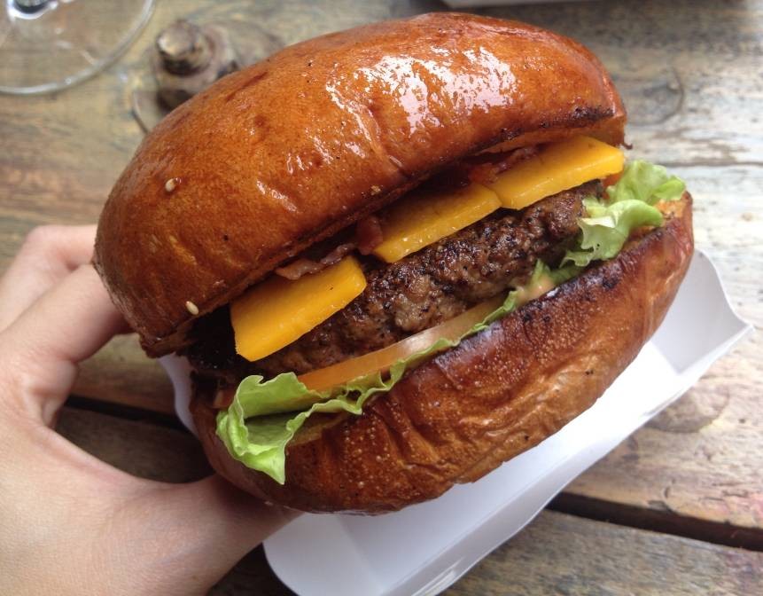 รูป DANIEL THAIGER สีลมซอย 8 ถนนสีลม