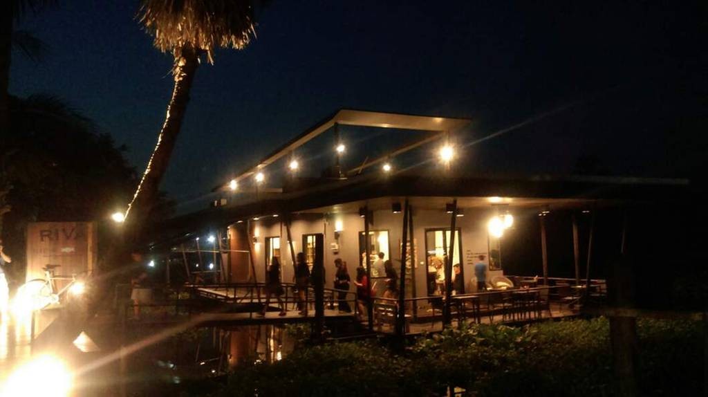 รีวิว RIVA Floating Cafe ปานเทวี ริเวอร์ไซด์ รีสอร์ท แอนด์ สปา - cafe ...