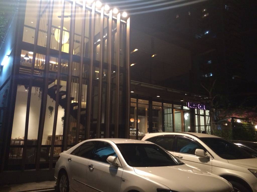 รีวิว NIKKO CAFE เอกมัย - แหล่งนักท่องราตรี แบบไม่แสงสี และเพลงตื้ด