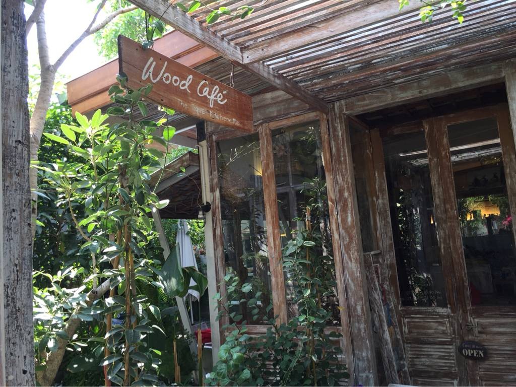 รีวิว Wood Cafe ลาดพร้าววังหิน 48 - in to the wood