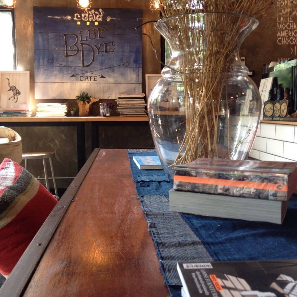 รีวิว Blue Dye Cafe Sukhumvit 36 - จิบกาแฟยามบ่ายที่ร้านสไตล์ไม่เหมือนใคร