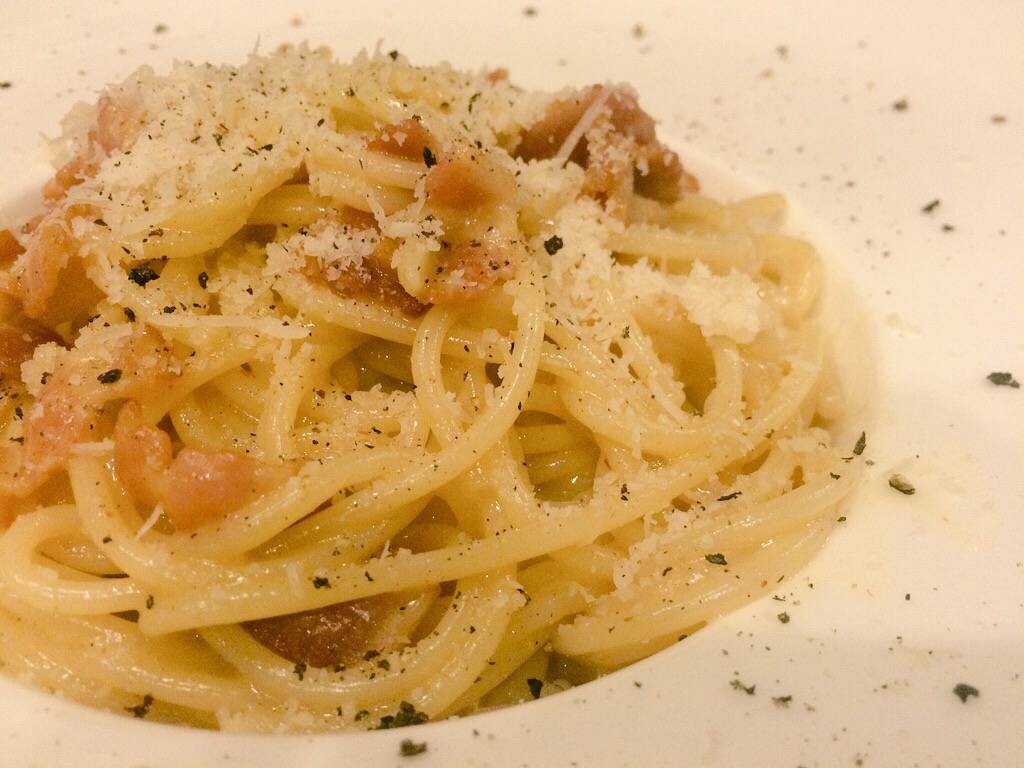 รีวิว Alola Pizza & Pasta - - เป็นร้านเล็ก ๆ สไตล์โฮมเมดพิซซ่า