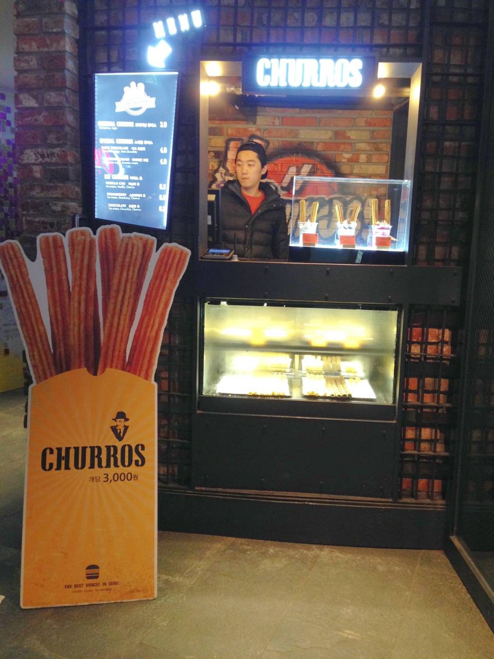 รีวิว Churros N Seoul Tower - ชูโรวแท่งยาวๆ รสชาติแปลกๆไม่ค่อยโดนเท่าไร