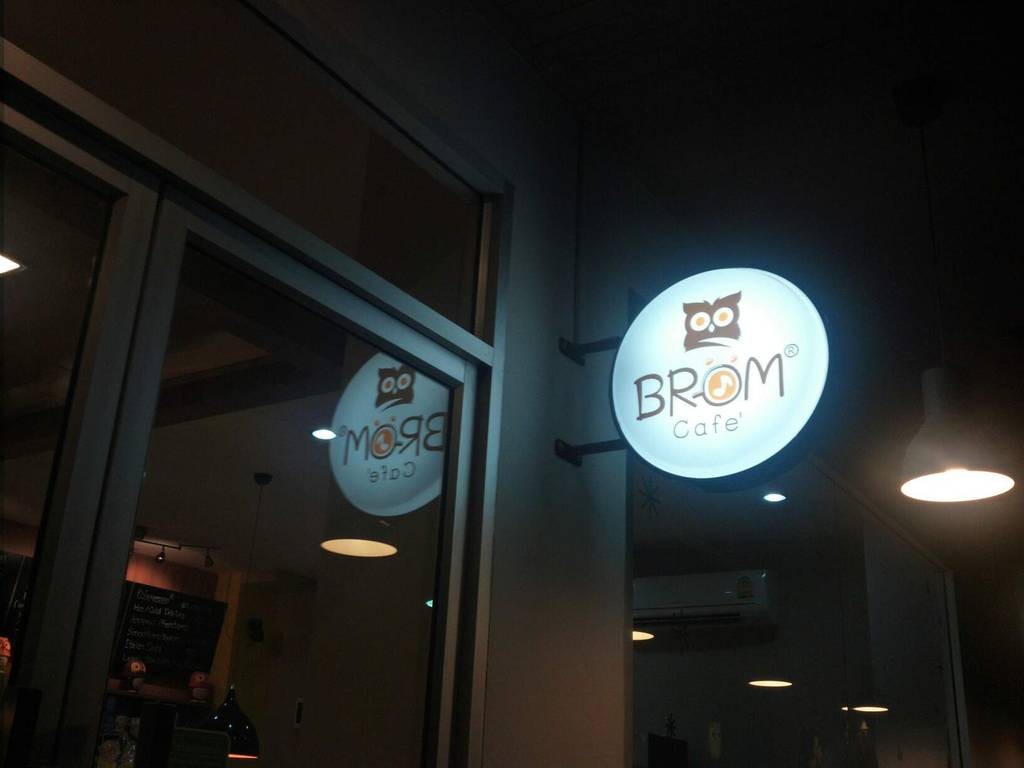 รีวิว BRÖM Cafe' San Suk Park Apartment - มาแล้วนะ รุ้ยัง?