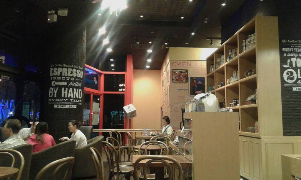 รีวิว The Coffee Bean & Tea Leaf Holiday Inn Bangkok - เหมาะกับการนั่งทำงาน