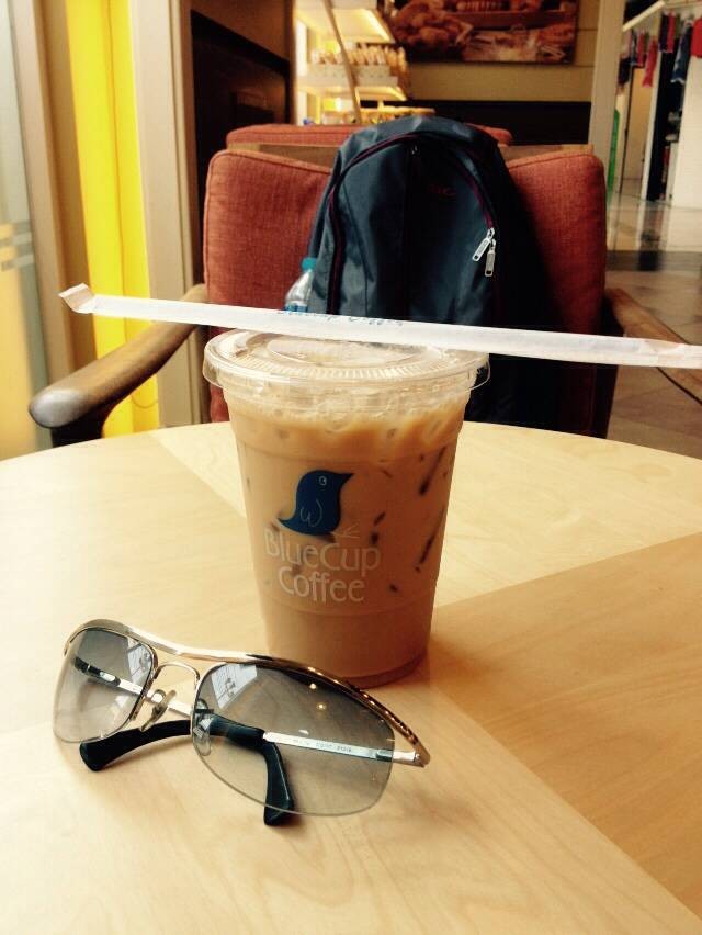 รีวิว Blue Cup Coffee โรงแรมแกรนด์ ไชน่า - กาแฟแอร์เย็น หลบแดดเมืองไทย