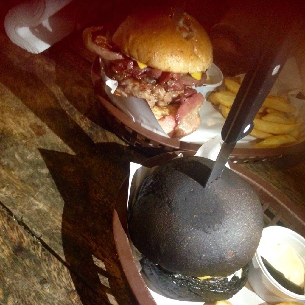 รีวิว Escapade Burgers & Shakes - Black Burgers - Wongnai