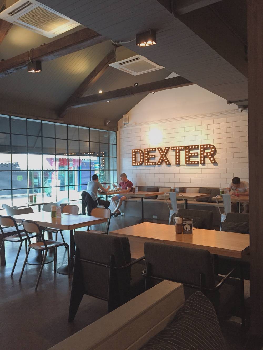 รีวิว Dexter Bangkok - DEXTER CAFÉ นั่งชิลๆ อาหารกาเเฟไวไฟ